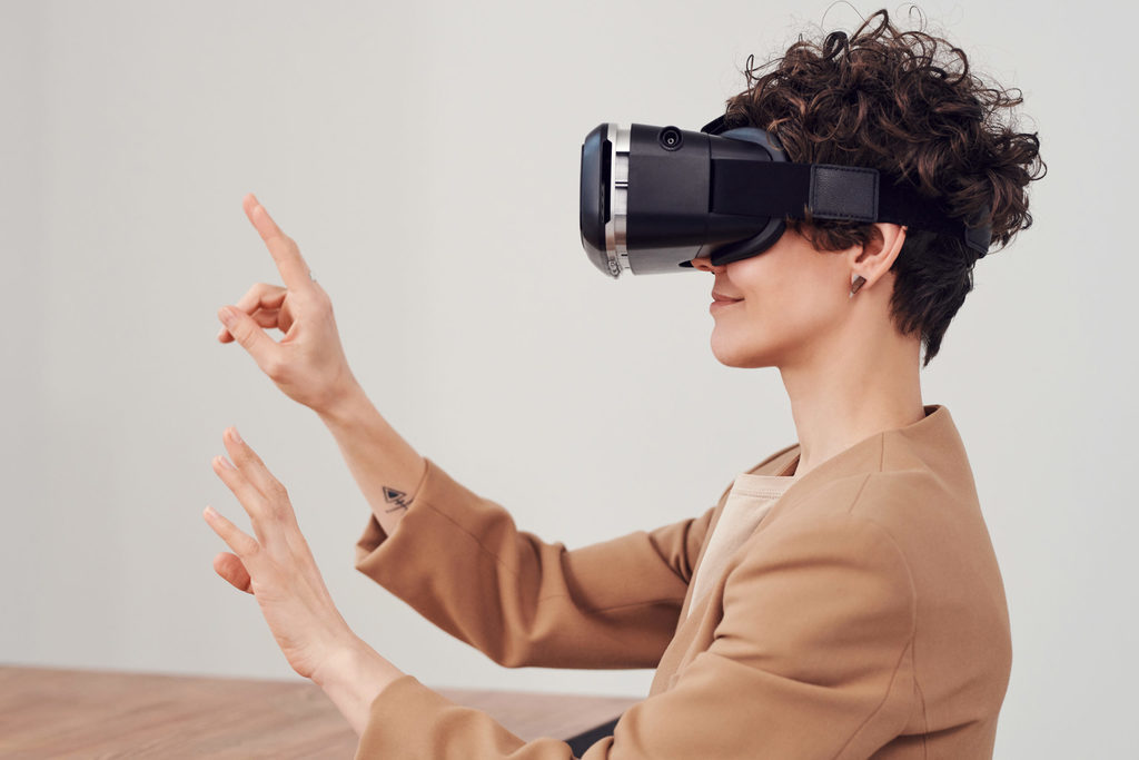 CW | How to Use VR for Remote Collaboration During Covid-19